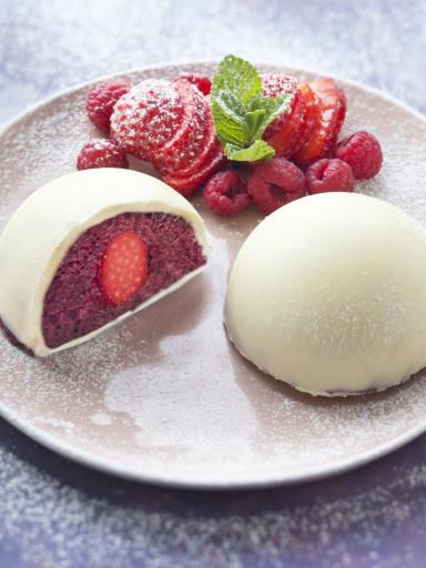 Recipe Crunchy white chocolate dome with red fruit mousse - FRIJE